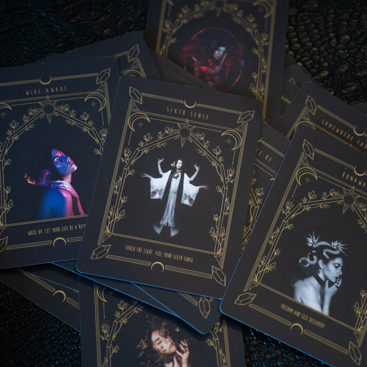 Sixth Sense Oracle Deck – Roniit