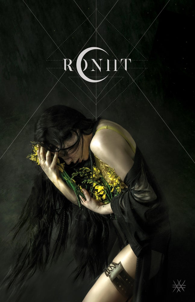 XIXI Poster – Roniit